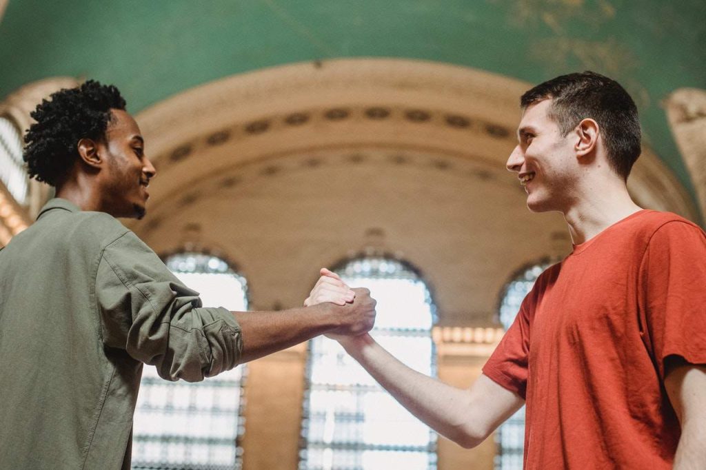 How to Say Hi In Spanish: A Complete Guide to Spanish Greetings