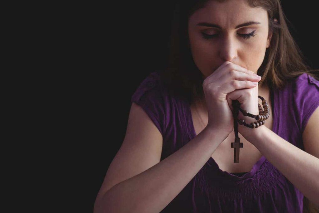 12 Essential Catholic Prayers in Spanish for Daily Inspiration - SpanishVIP